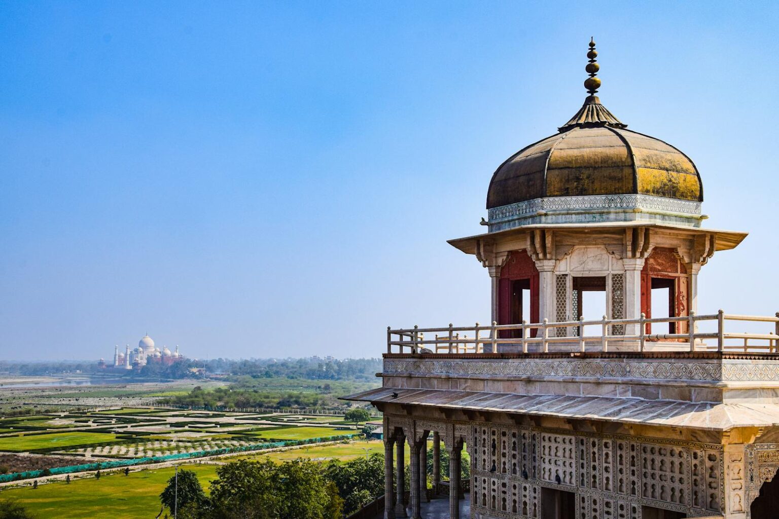 Taj Mahal: The Story Behind the Iconic Monument - Anairam